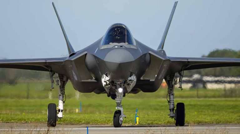 F-22 Raptor stealth fighter could have been 'shape shifted' into a ...